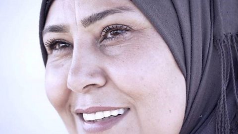 Matan Syria da ke maye gurbin maza a mukaman shugabanci - BBC News Hausa