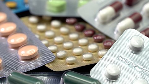 Online drugs: Easy access fed mum's addiction to benzos - BBC News