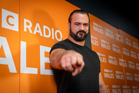 WWE in Cardiff: Wrestling stars arrive ahead of historic clash - BBC News