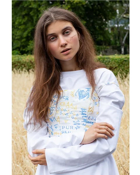 How pop stars react when war breaks out