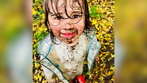 Girl, three, is Wicksteed Park's World Puddle Jumping Champion - BBC News