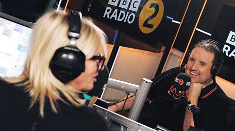 Peter Kay tour: Huge demand crashes O2 Priority and Three ticket pre-sale - BBC News