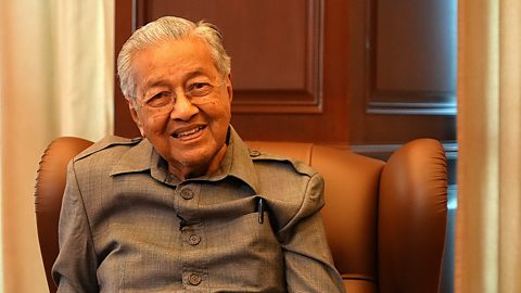 Pemilu Malaysia: Anwar Ibrahim disumpah menjadi Perdana Menteri ke-10 - BBC News Indonesia