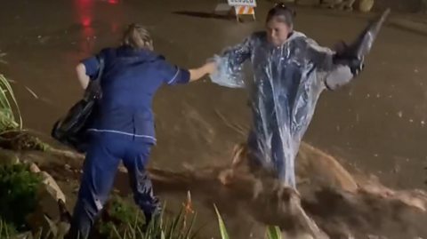 Millions at risk of flooding as fierce storm lashes California - BBC News