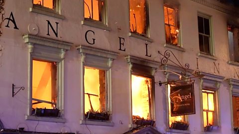 Midhurst fire: Some buildings could be saved after hotel blaze - BBC News