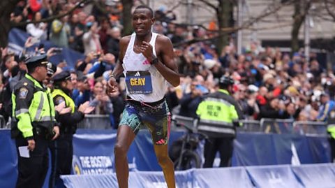 Gabriel Geay: Niliona kumuacha Kipchoge inawezekana - BBC News Swahili
