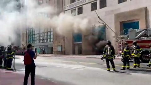 Fire breaks out at iconic Tiffany's jewellery store in NYC - BBC News