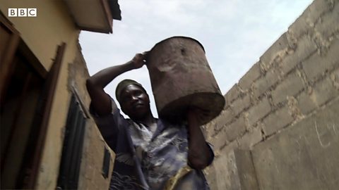 Wasu na ƙyamar hannu da ni - Mai sana'ar yashe masai - BBC News Hausa