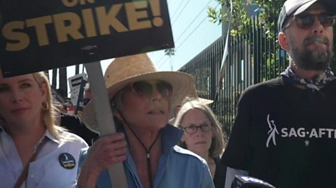 Broadway strike averted hours after walkout vote - BBC News