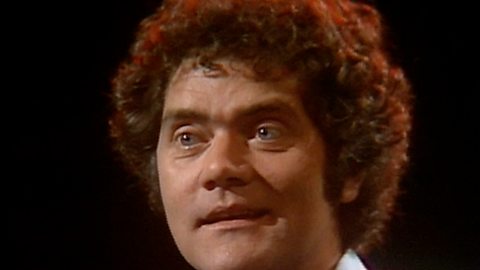 Welsh rugby icon singer Max Boyce turns 80 - BBC News
