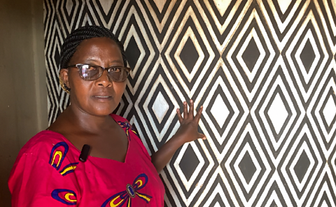 Imigongo: Iby'ibanze wamenya kuri iyi mitako igezweho mu Rwanda - BBC ...