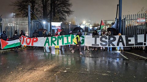 Gaza protesters block BAE Systems shipyard in Glasgow - BBC News