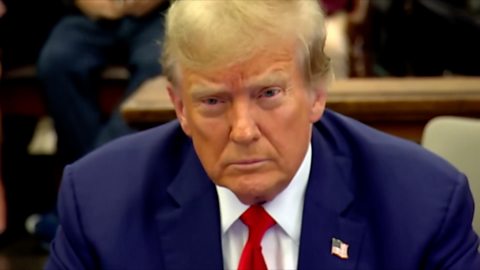 Donald Trump turns his legal battles into campaign spectacle - BBC News