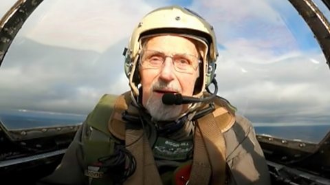 Ex-RAF pilot flies Spitfire for first time aged 102 - BBC News