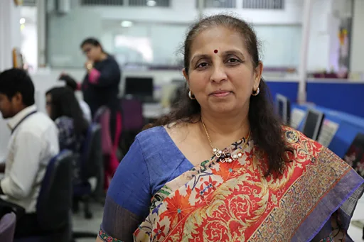 The activist tackling Mumbai's rubbish mountain - BBC News