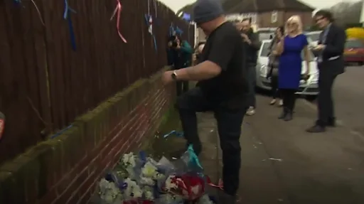 Hither Green burglar stabbing: Mounted police patrol area - BBC News