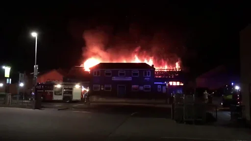 Northallerton fire: Asda, M&S and homes evacuated - BBC News