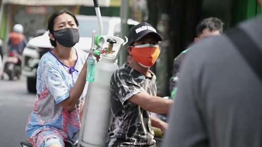 Covid: 'Fungsi fasilitas kesehatan kolaps dan nakes kelelahan', apakah cukup dijawab dengan ...