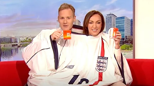 Dan Walker: BBC Breakfast presenter hosts his final programme - BBC News