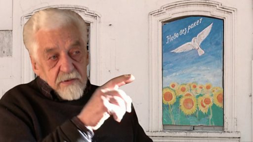 Пенсионер в Калужской области рисует антивоенные плакаты на стенах