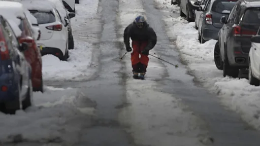 Paddy Graham: Watch Sheffield skier in action in home city - BBC News