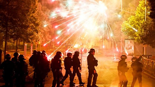 France riots: Why do the banlieues erupt time and time again? - BBC News
