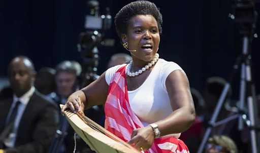 Reba ikiganiro na Sophia Nzayisenga 'umwamikazi' w'inanga mu Rwanda ...