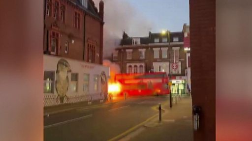 Wimbledon: Electric buses withdrawn in south London after fire - BBC News
