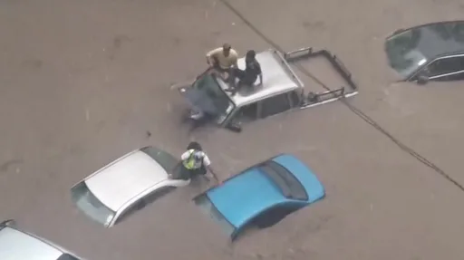 Cyclone Belal: Flooding as storm hits Réunion and heads for Mauritius ...