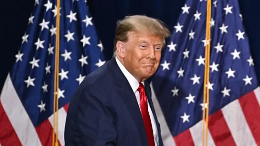 Iowa caucuses: DeSantis edges out Haley as both trail Trump in Iowa - BBC News