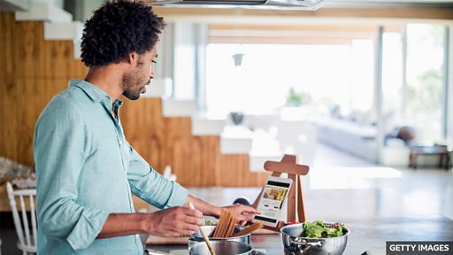 BBC Learning English - 你问我答 / Simulate and imitate 表示 “模仿” 的英语词汇