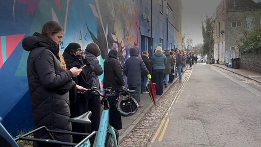 Bristol: Queues for NHS dental treatment hit third day - BBC News