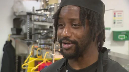 Prisoners train for pub kitchen jobs ahead of release - BBC News