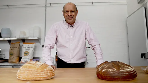 Scientists work to make healthier white bread - BBC News