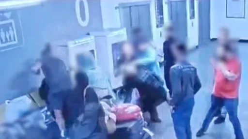 Manchester airport video shows lead-up to police kick incident - BBC News