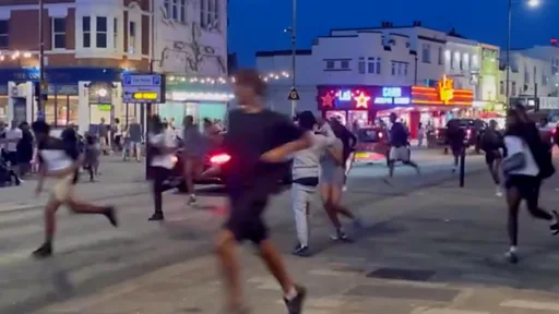 Southend disorder results in eight arrests and weapons seized - BBC News