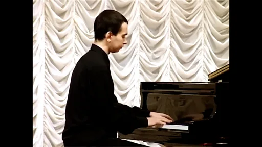 Pavel Kushnir: Lonely death of jailed anti-war Russian pianist - BBC News