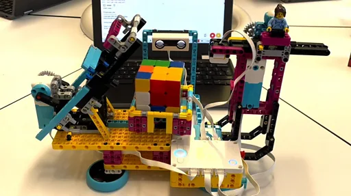 Rubik's cube: 13-year-old makes puzzle solving robot - CBBC Newsround