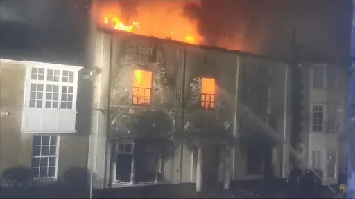 Road closed as fire service tackle fire in Devizes - BBC News
