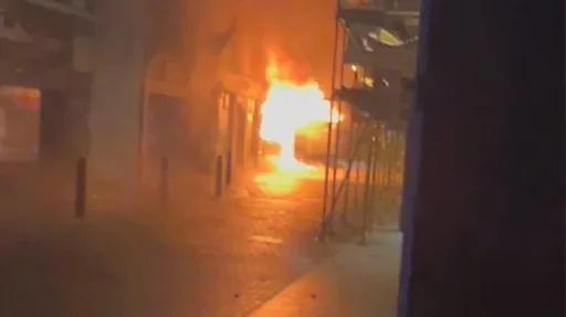 Dorchester: Cafe partially collapses as fire engulfs building - BBC News