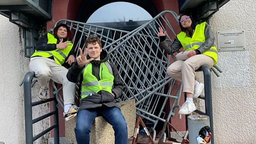 'Hoćemo da nas RTS čuje': Studentska blokada Javnog servisa, policajcu povređeno oko - BBC News ...