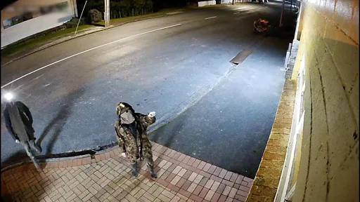 Tom Phillips: New Zealand fugitive dad killed by police - BBC News