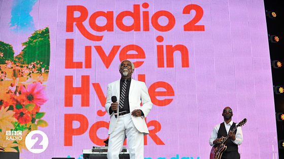 Radio 2 live store