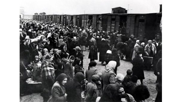 The Holocaust, 1939 - 1945 - World War Two and the Holocaust - KS3 ...