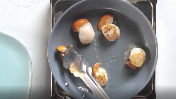 How to cook scallops - BBC Food
