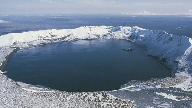 Types of volcano - composite and shield - Volcanoes and volcanic ...