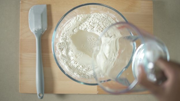 Step-by-step simple guide on how to make bread - BBC Bitesize