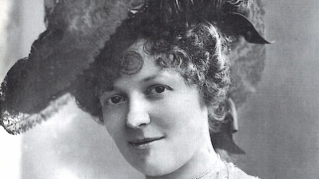 Blue plaque for Birmingham 'painting attack' suffragette - BBC News