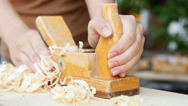 Hand tools: Saws, drills and chisels - Practical guide: Using hand ...