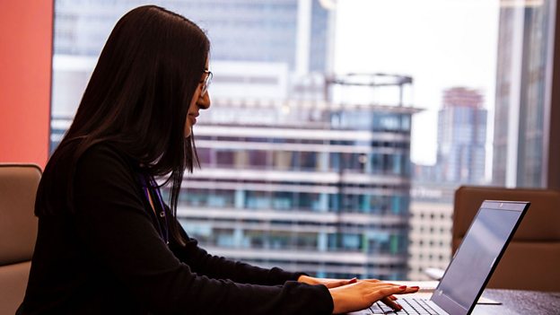 Secretary jobs: What qualifications do I need? - BBC Bitesize